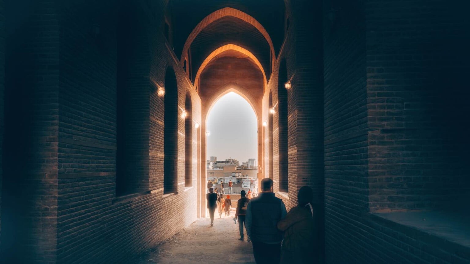 Erbil Citadel and Grand Qaysari Bazaar · Complete Guide 2025